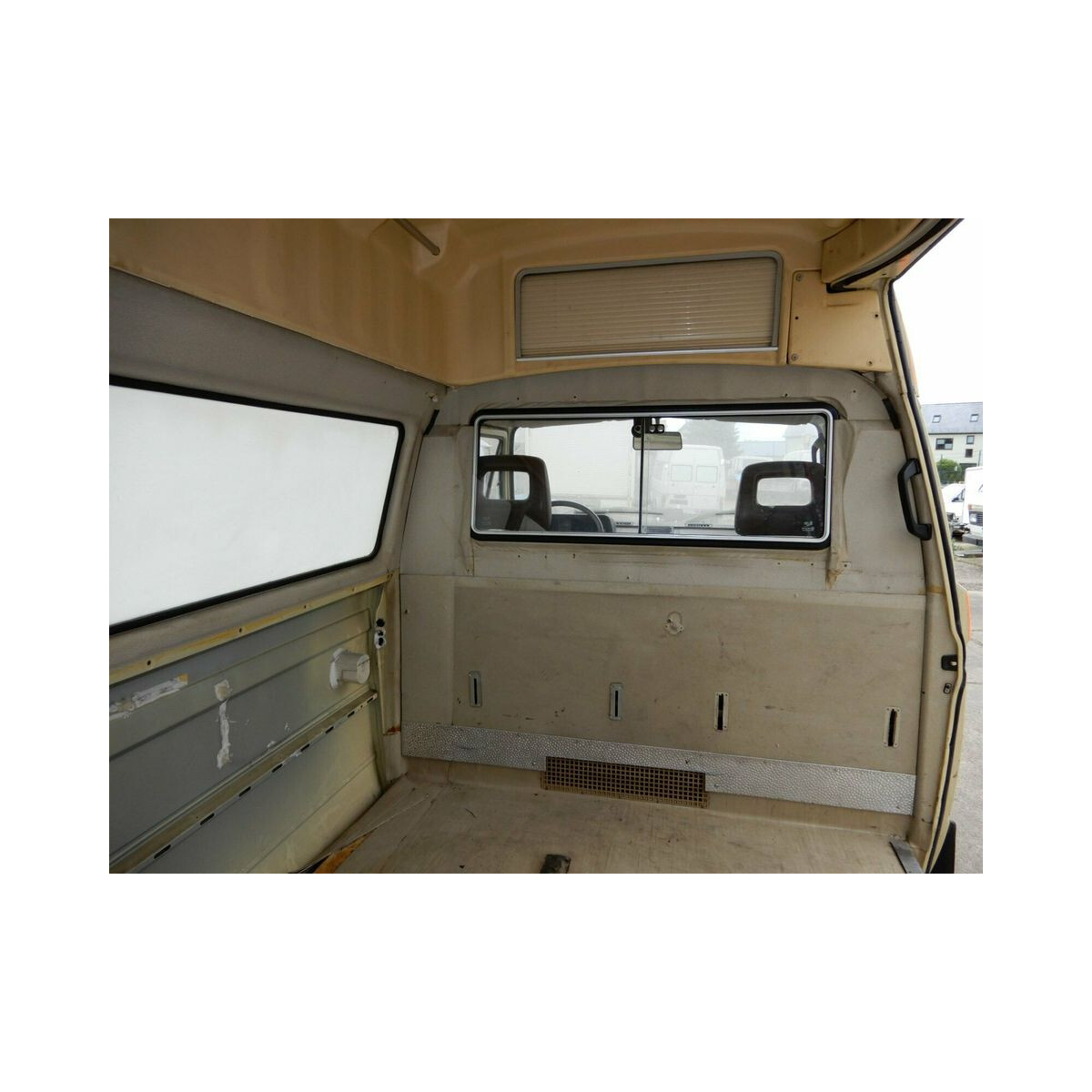 T25 sliding window in bulkhead NOS, 222,20